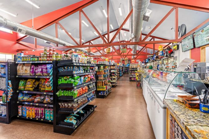 HOODOOS GENERAL STORE & DELI – Groceries, Souvenirs, Sandwiches, Coffee ...