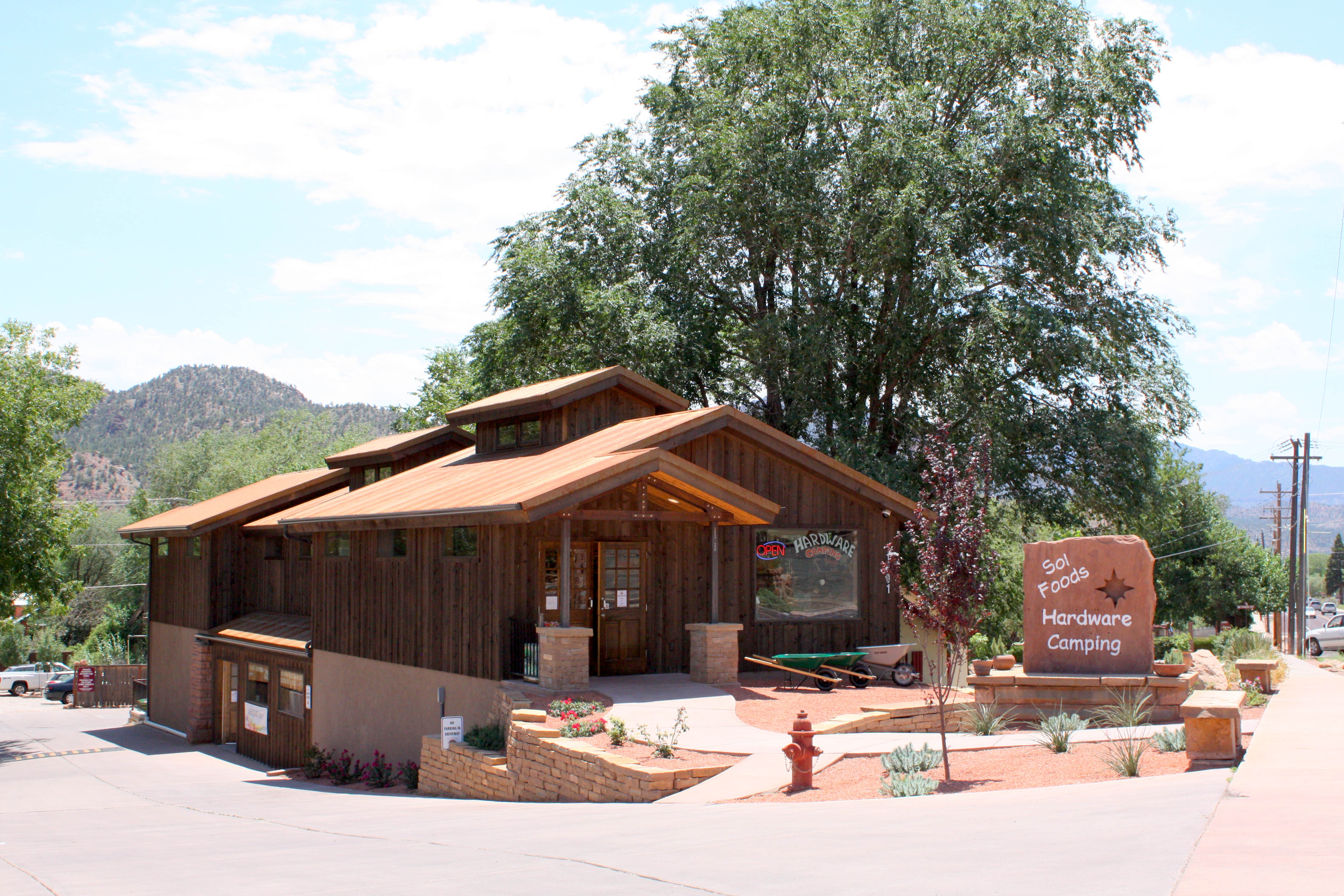 IMG_9769 – HOODOOS GENERAL STORE & DELI